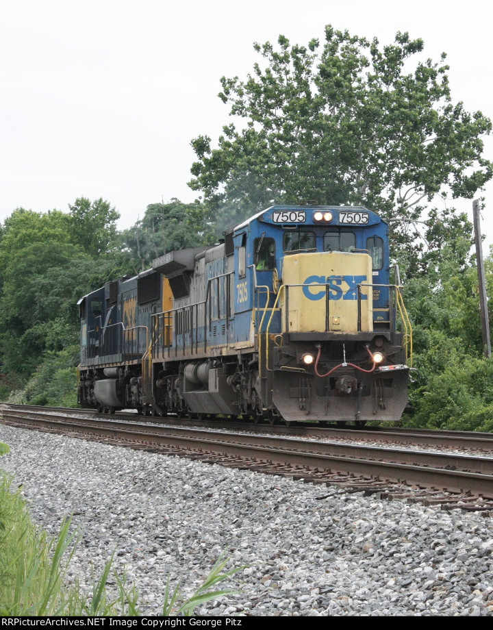 CSX 7005 and 4576